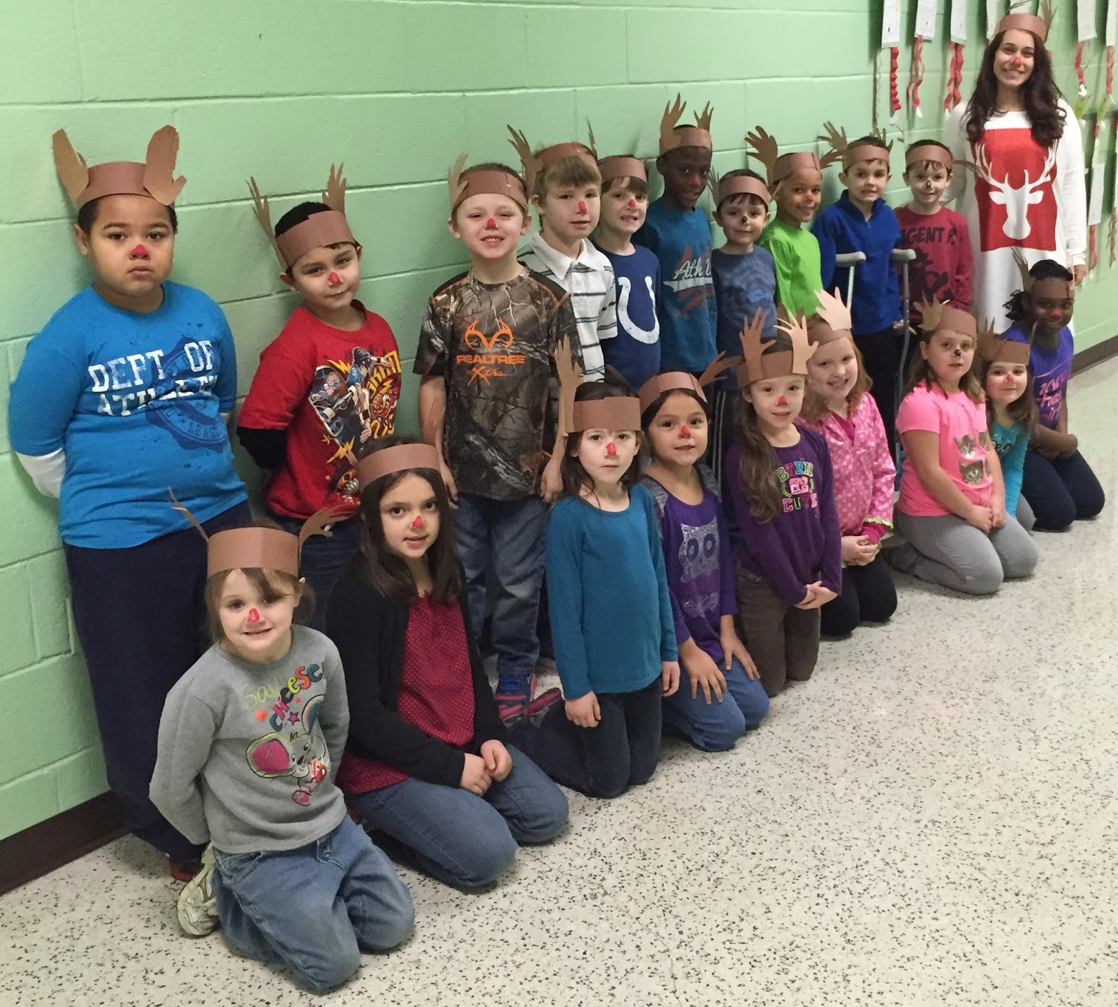 FIRST GRADE MON-STARS: Oh DEER ... Christmas is almost here