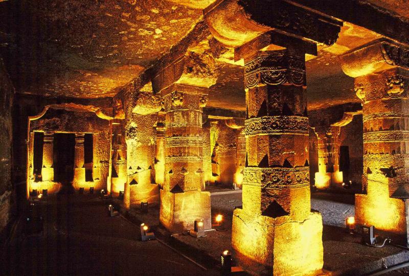 LAS CUEVAS AJANTA - Siguenos en: @ mparalelos