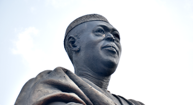 LOOTING OUR HEROES PAST: Awolowo’s glasses stolen from statue in Lagos ...