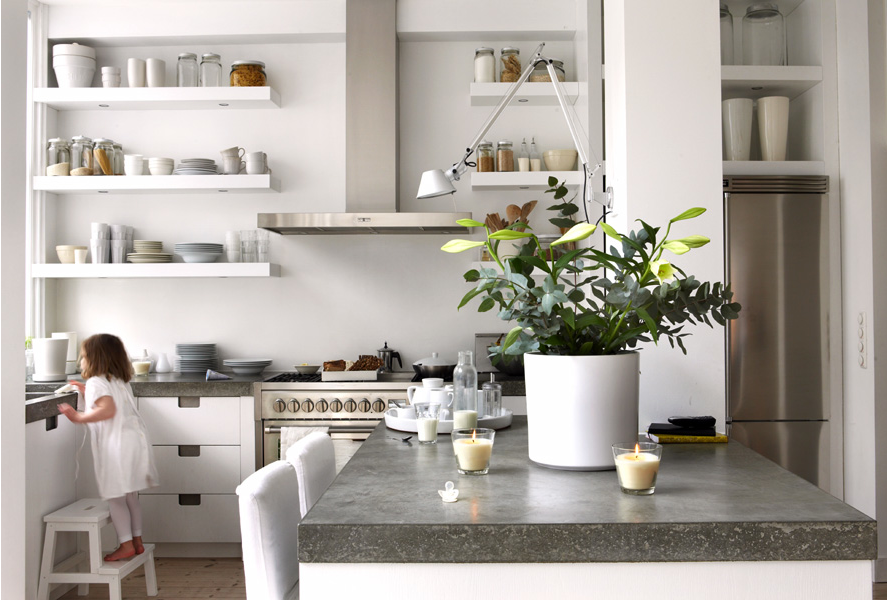 design+love: DIY: How to Display Items on Open Shelves in Kitchen