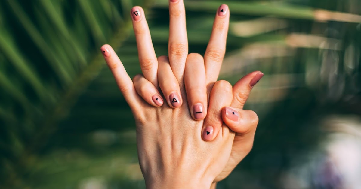 14 Pretty, Uncomplicated Nail Designs To Try At Home This Weekend | toptips