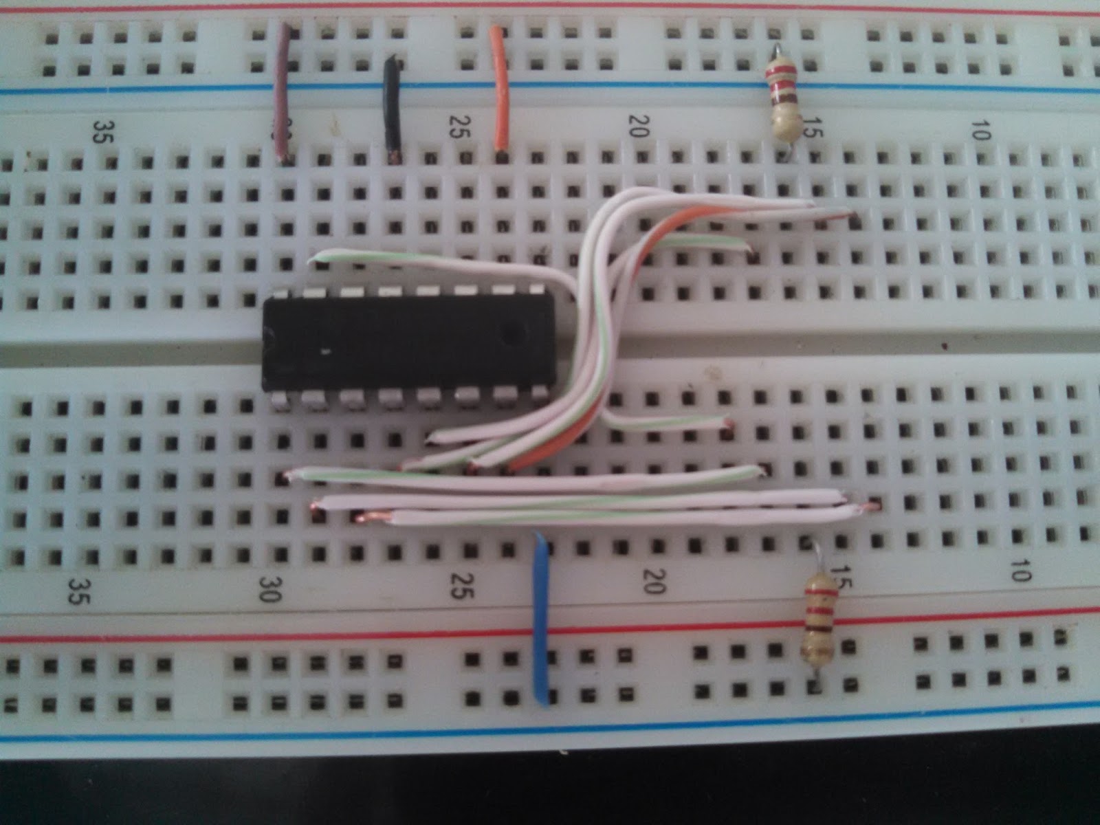 Programando en Arduino Uno (COM3): Laboratorio_5