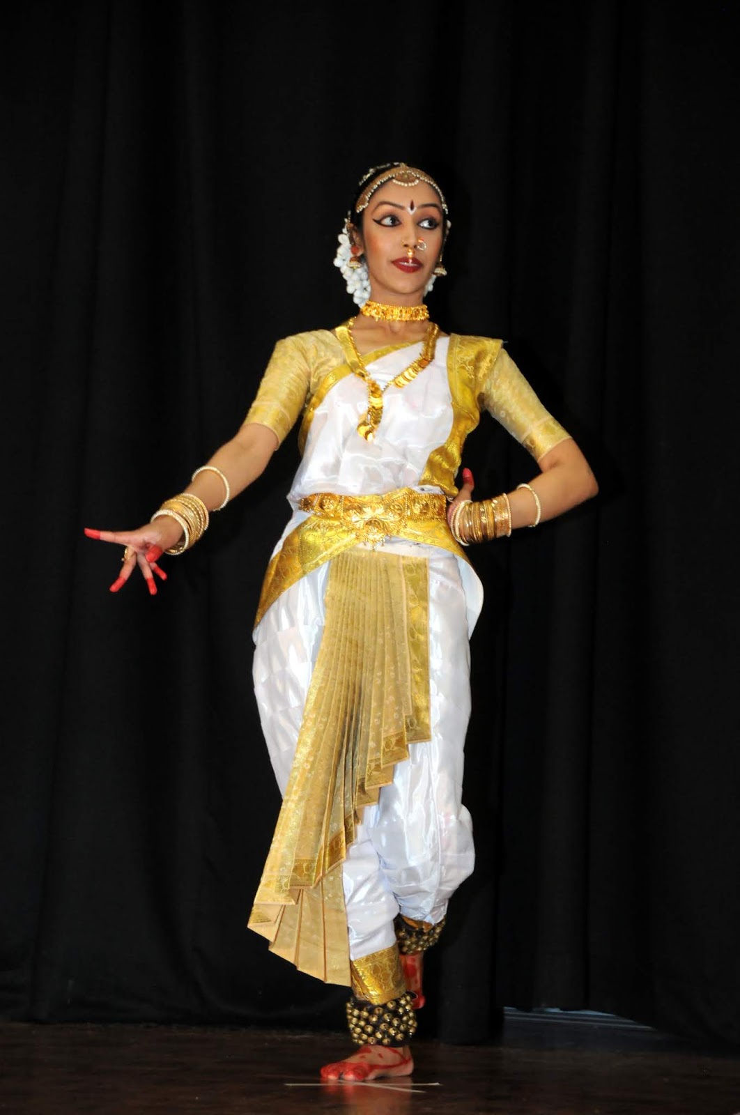 தமிழ்முரசு Tamil Murasu: இயலோடு இசை’ ந்த நடனம் - யசோதா.பத்மநாதன்.