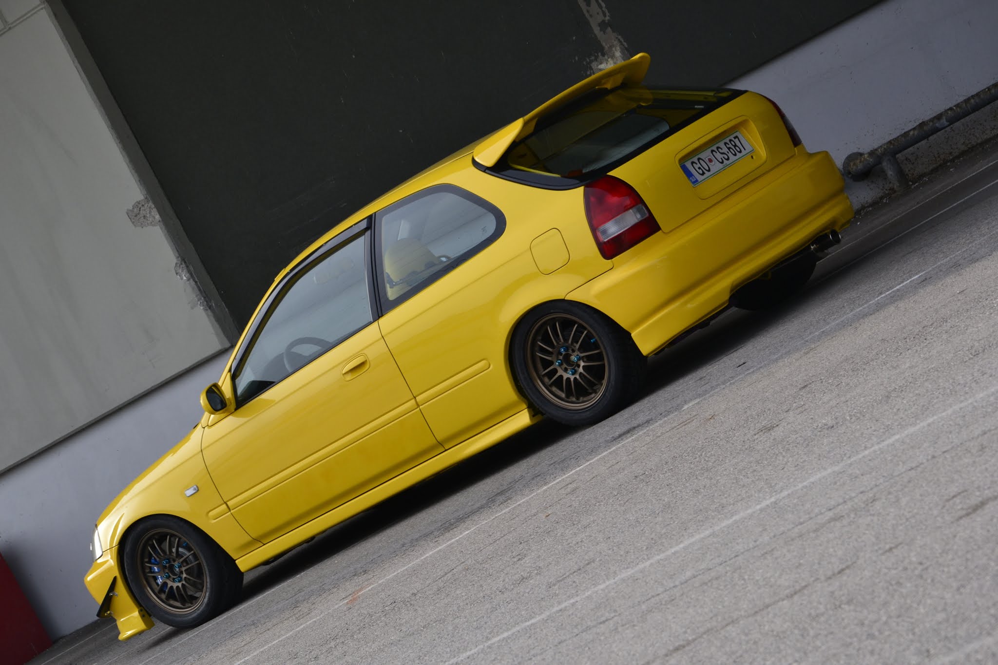 Skunkworks Customs: ♛ PHOENIX EJ9