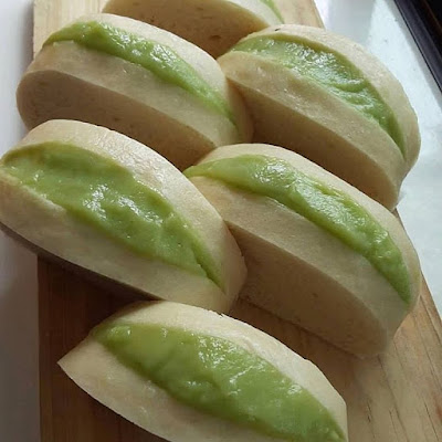 Resep dan Cara Membuat Roti Srikaya Pontianak Yang Enak & Sederhana ...