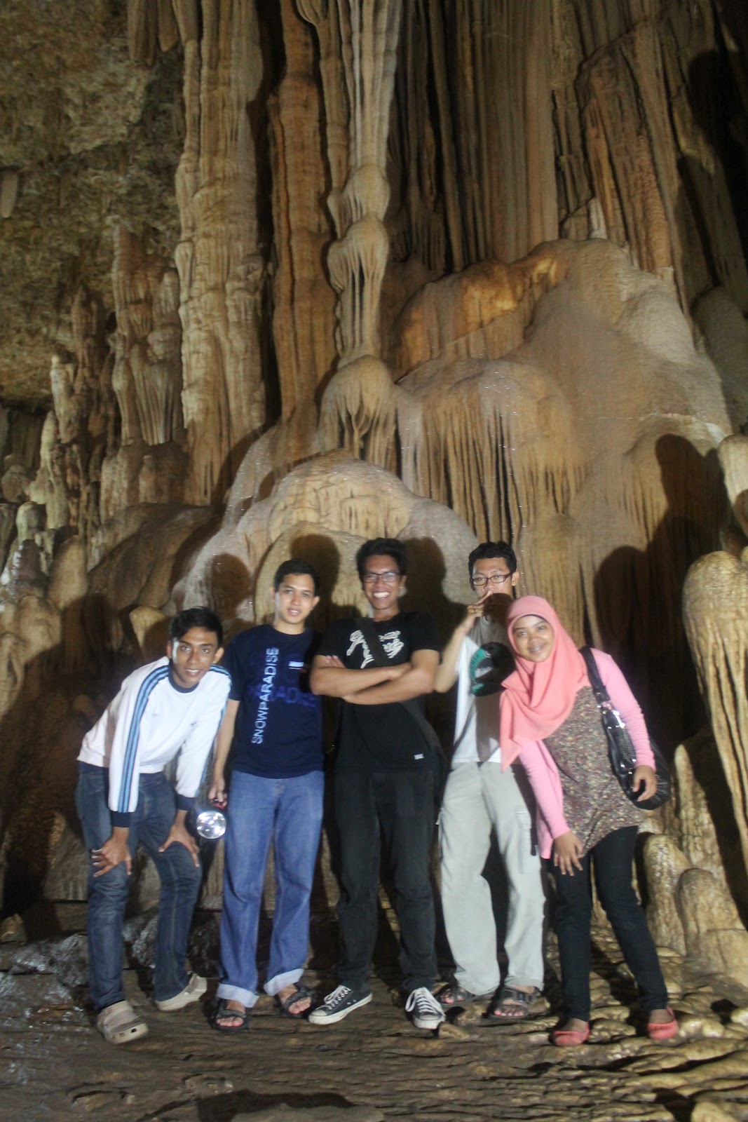 [R]: Pacitan : Goa Gong, Goa Tabuhan, Pantai Klayar