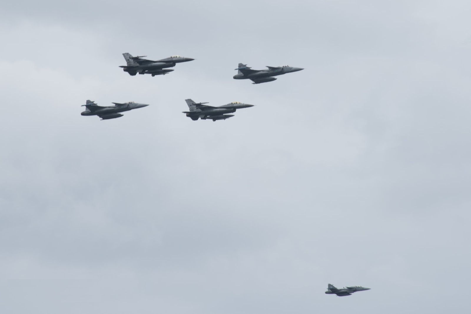 THAIDEFENSE-NEWS: Photo Gallery: Fighter Jet & Weapon - Royal Thai Air ...