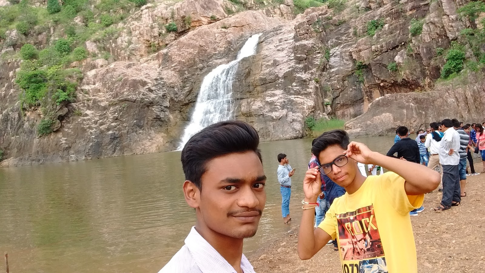 yogesh shende photos: Hajra fall photos