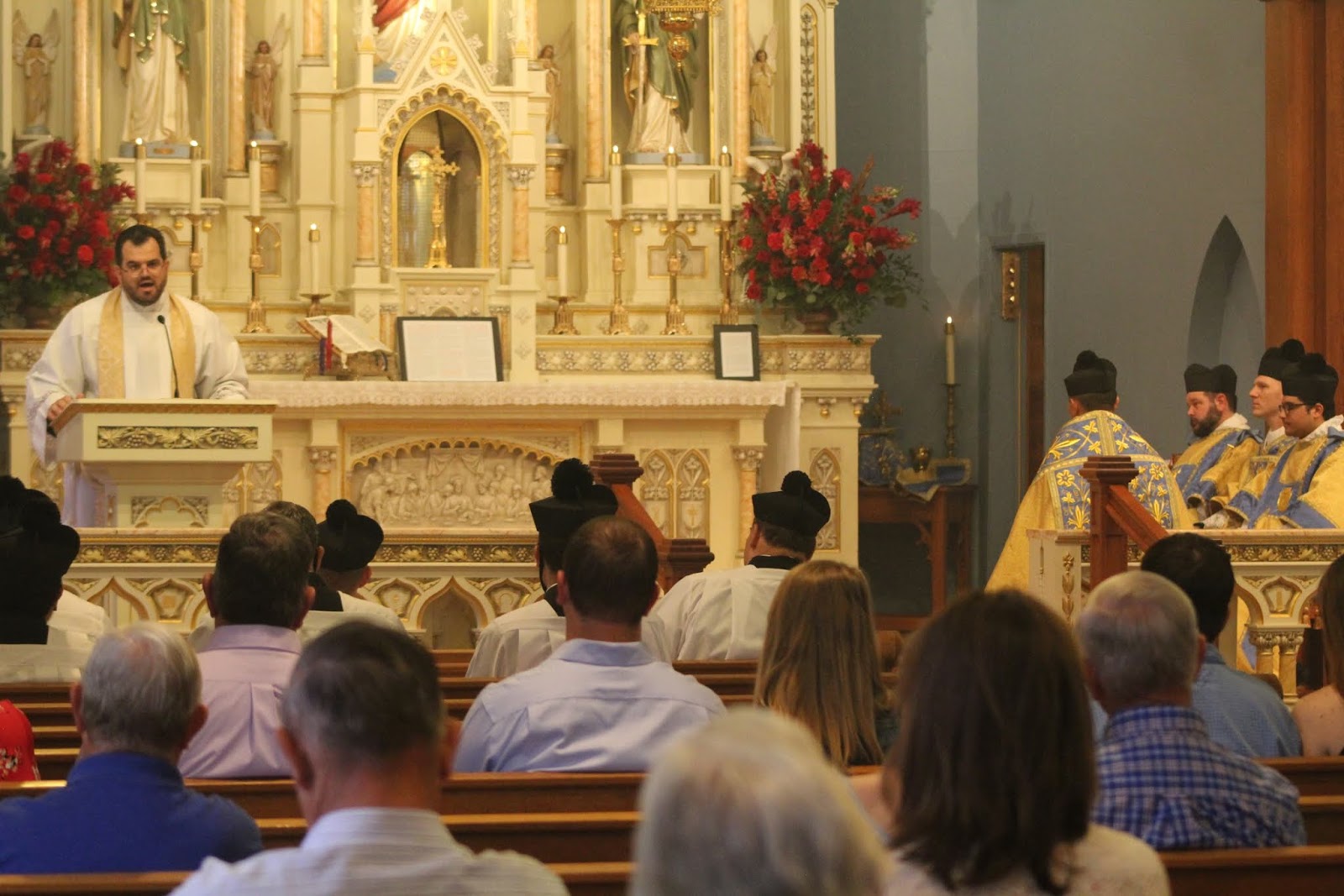 New Liturgical Movement: Photos of a New Priest’s First Mass