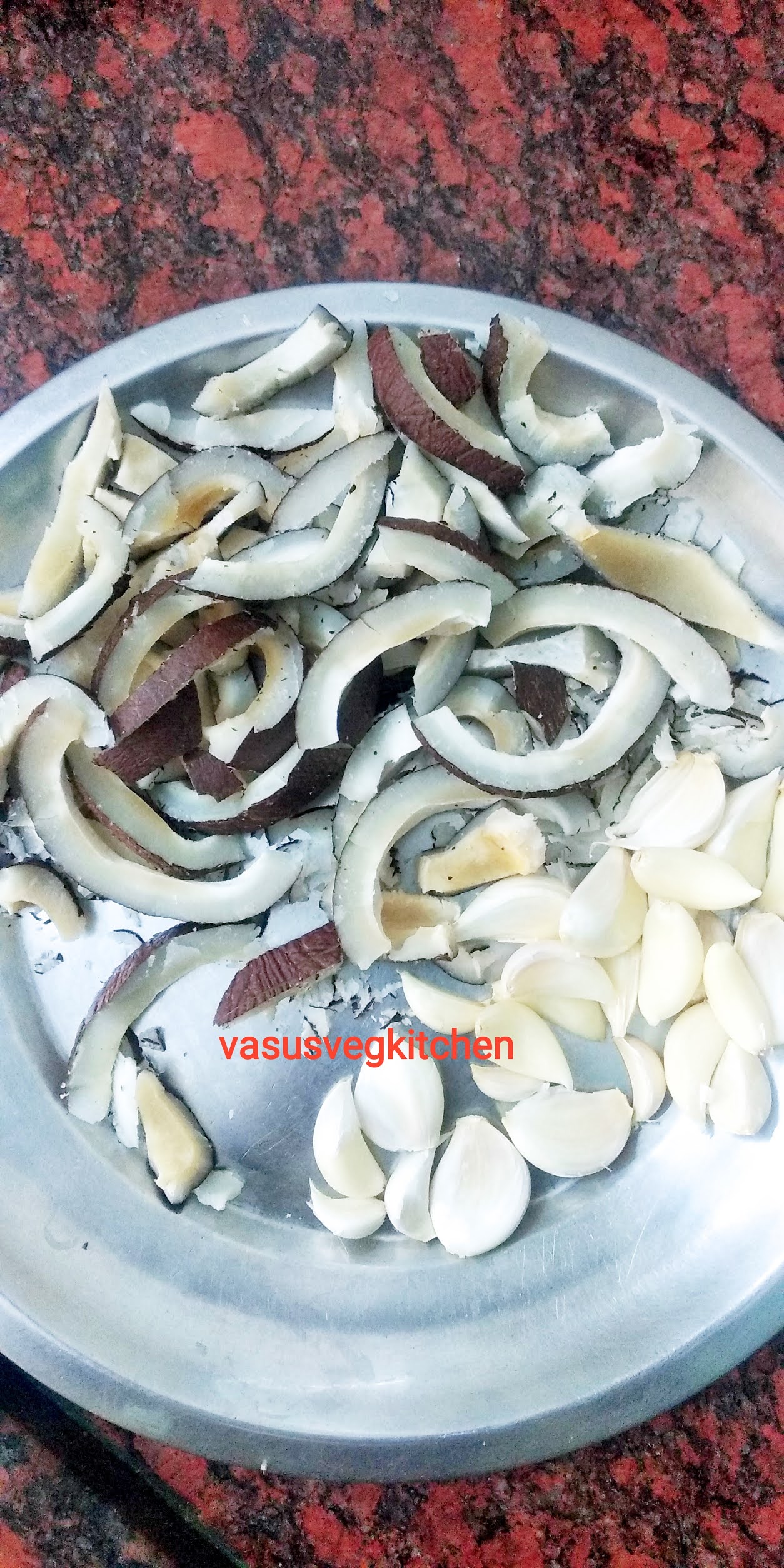 Vasusvegkitchen: Velluli Kobbari Karam Podi || Ellipaya Kobbari Karam ...