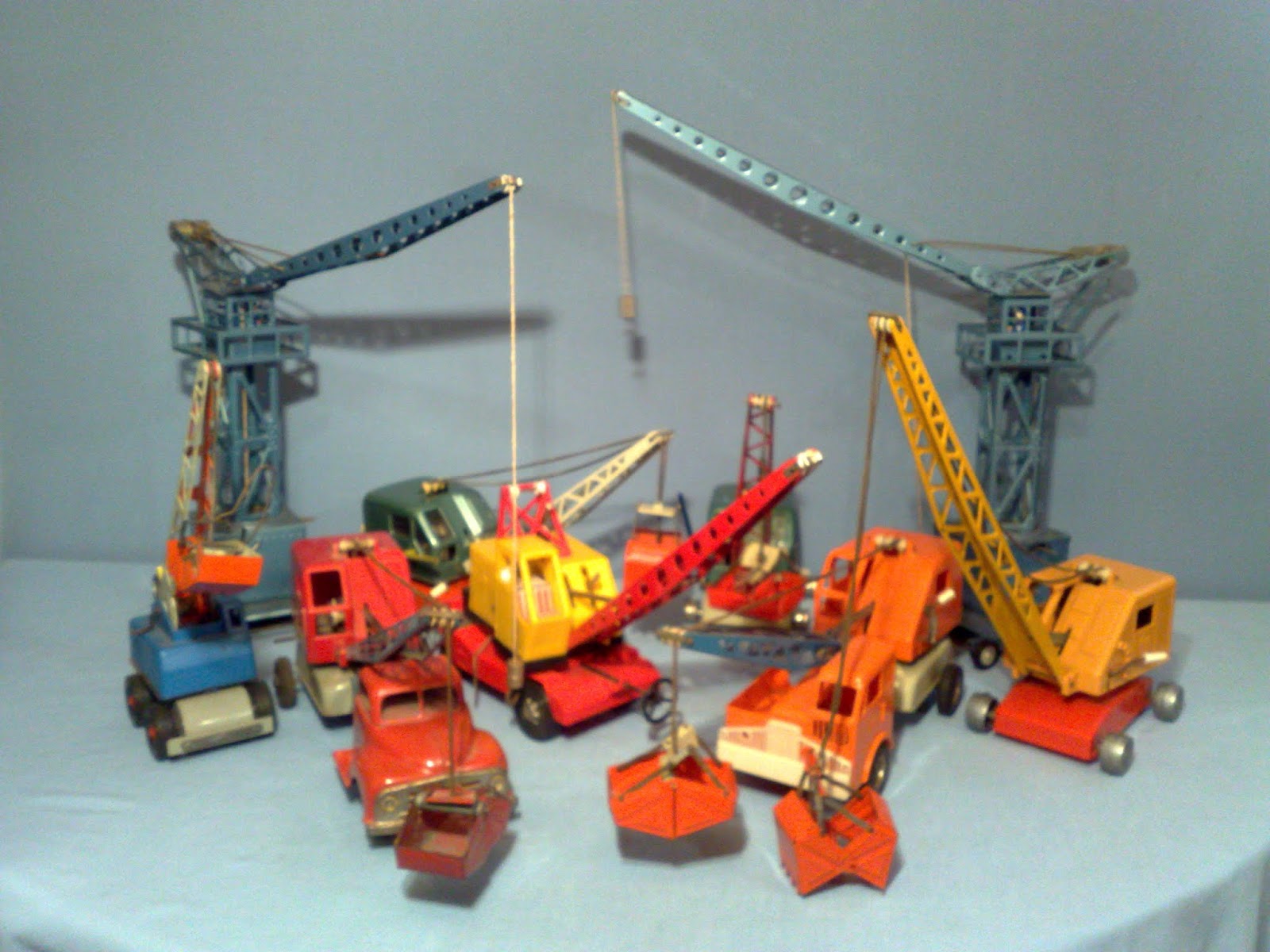 TOM's TECH TOYS: CRANES CONSTRUCTION