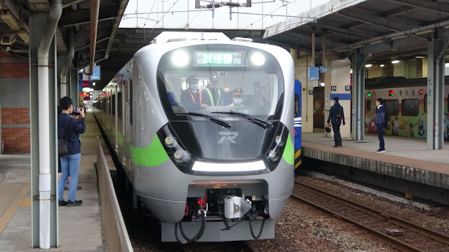 Blair's 鐵道攝影: EMU900型電聯車 / TRA EMU900 Type Electric Multiple Unit