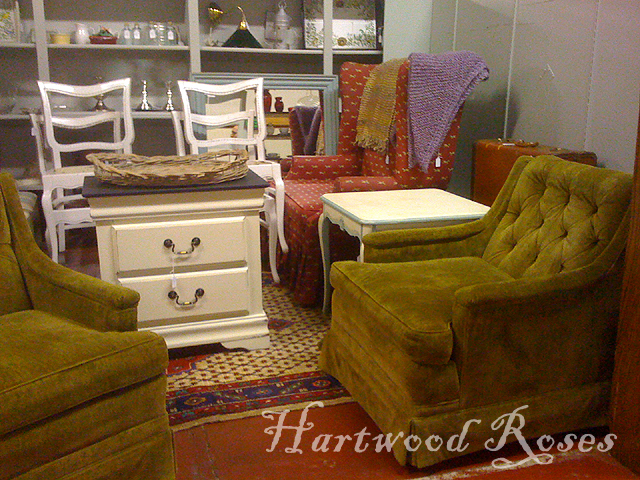 Hartwood Roses: Meanwhile, Back at the Antiques Booth ...