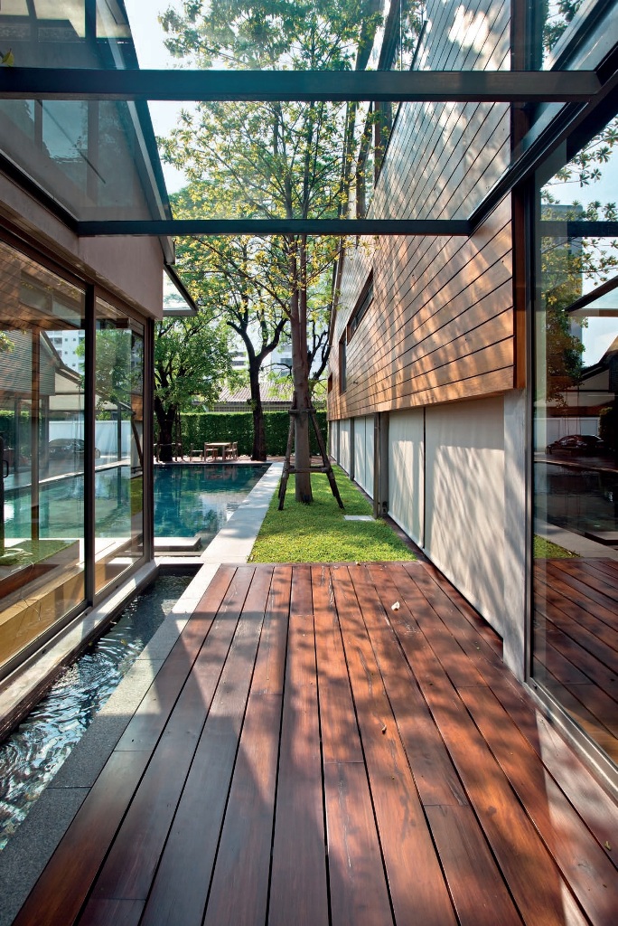 Three Parallel House - Tropical Architecture