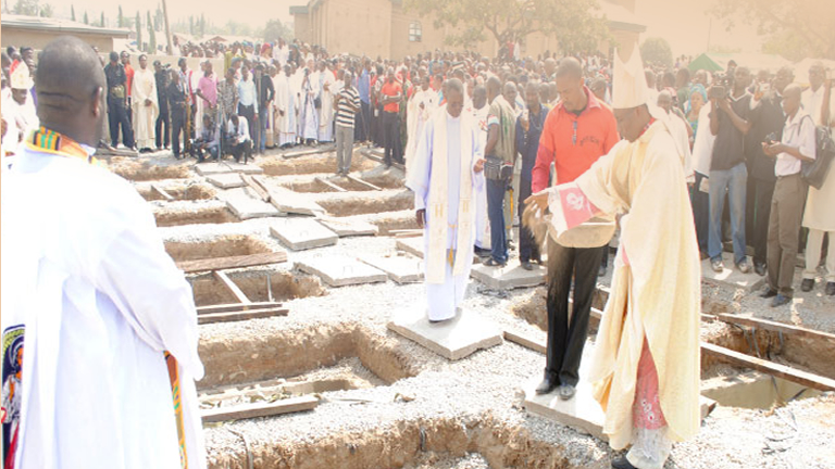 Oladele.com: Nigeria: Mass burial for 51 accident victims in Benin