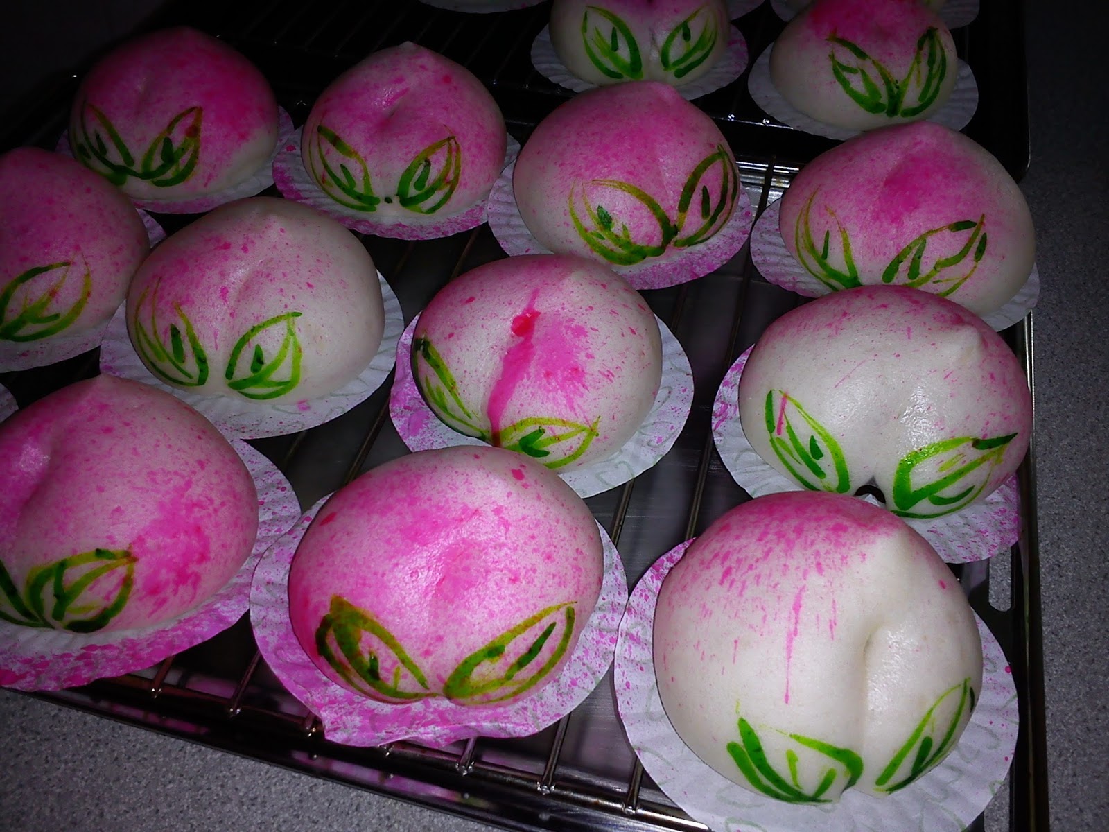 Cooking Pleasure: LONGEVITY PEACH BUNS [寿桃包]