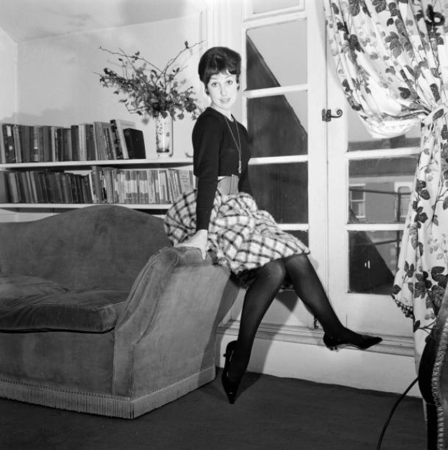 25 Vintage Portraits of a Young and Beautiful Una Stubbs From Between ...