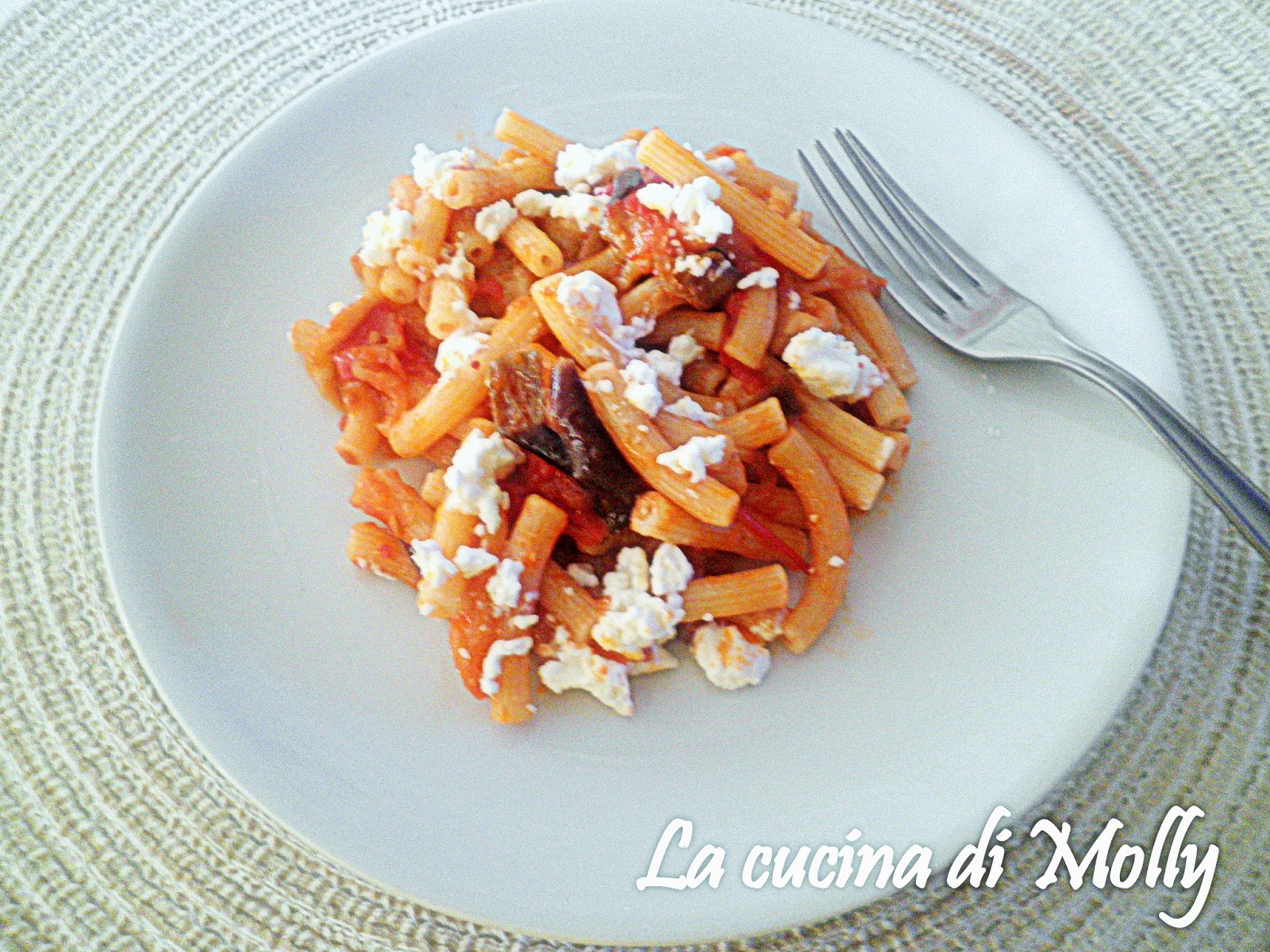 La cucina di Molly: SEDANINI AL SUGO DI MELANZANE E FETA