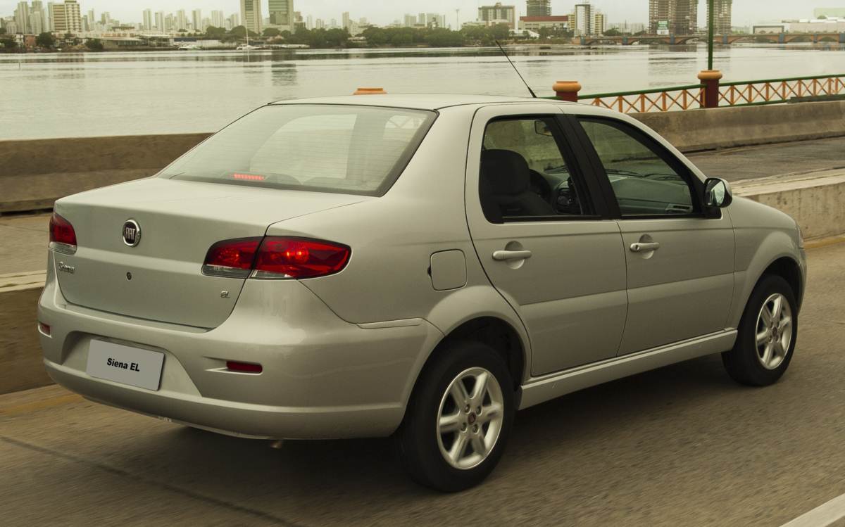 Fiat Siena EL e Idea chegam à linha 2015 mais caros