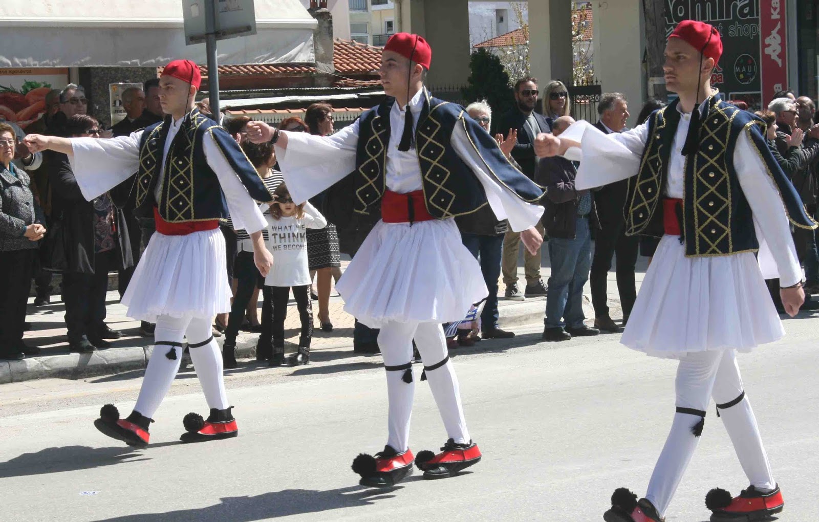 ΒΟΡΕΑΣmagazin: Οι Τσολιάδες και η παράδοση του 1ου Λυκείου Νέας Ορεστιάδας