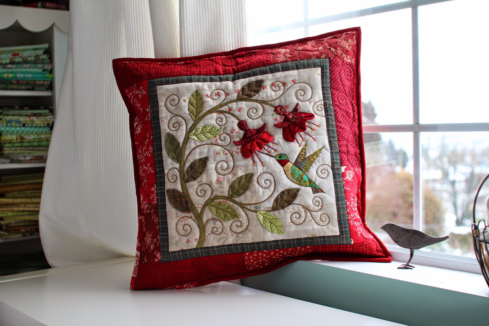 PatchworkPottery: Hummingbird Pillow