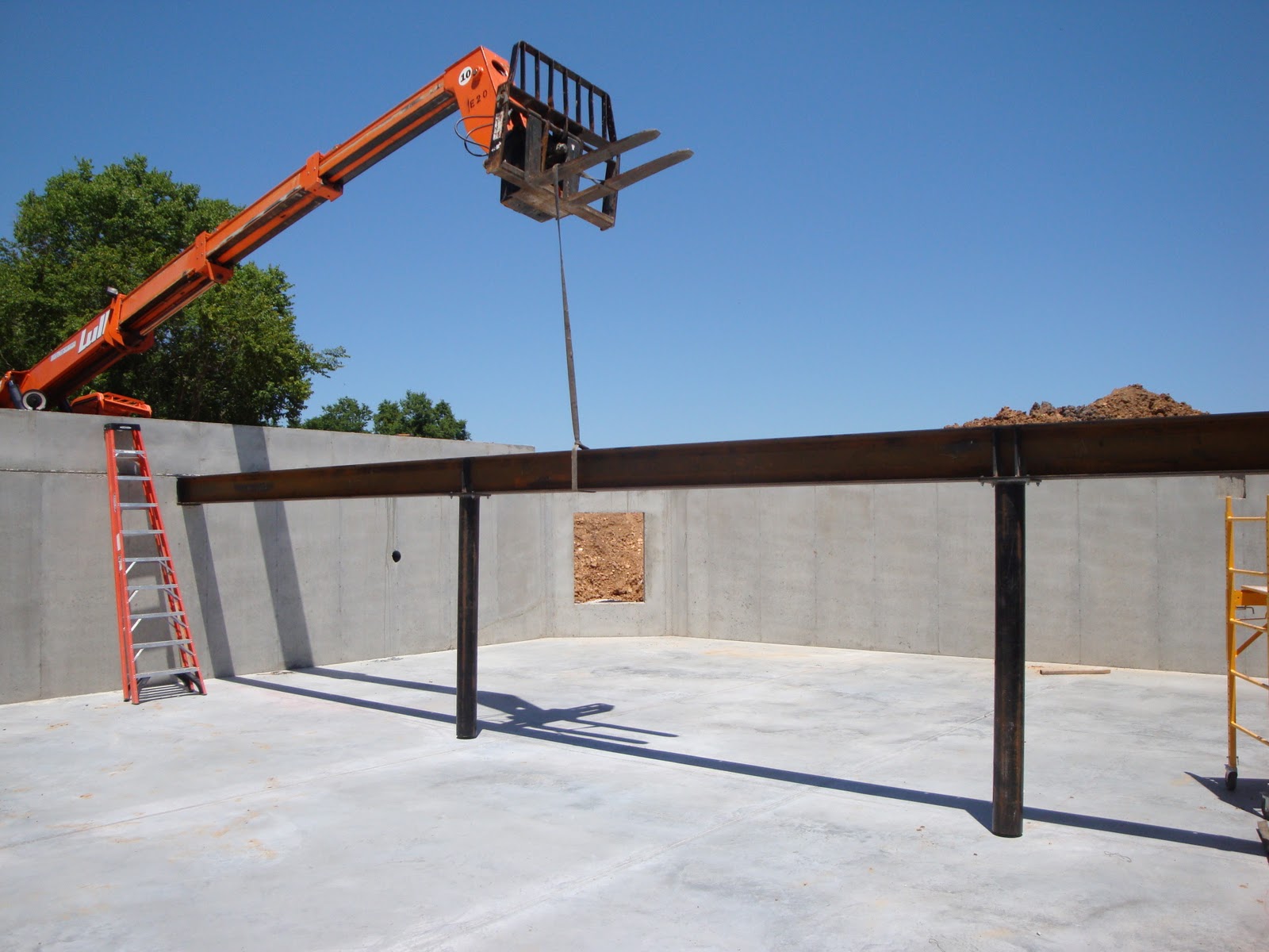 Walnut Springs Construction: Steel Beams hold up the house