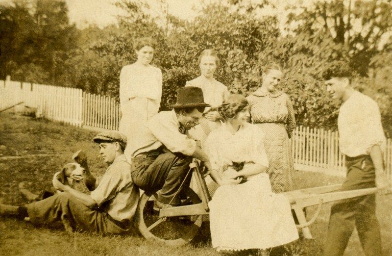 Lovely Snaps Capture People With Their Cats Over 100 Years Ago ...