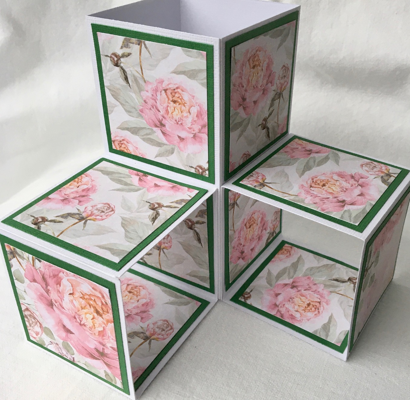 Triple Cube Card with Michelle - Couture Creations