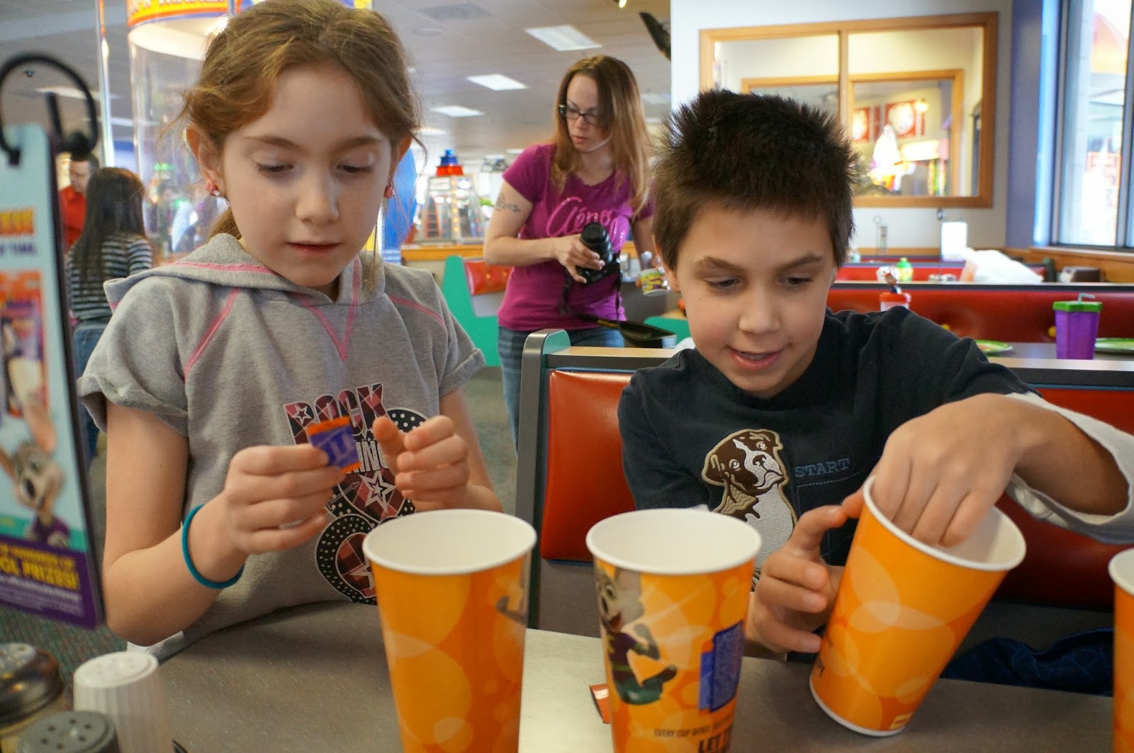 Evan and Lauren's Cool Blog: 2/19/13: Chuck E. Cheese's Let the Good ...
