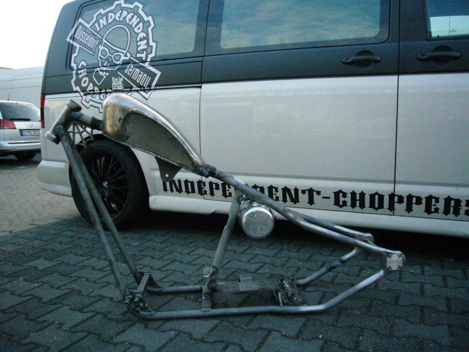 INDEPENDENT CHOPPERS: Custom Tanks Made by Independent Choppers