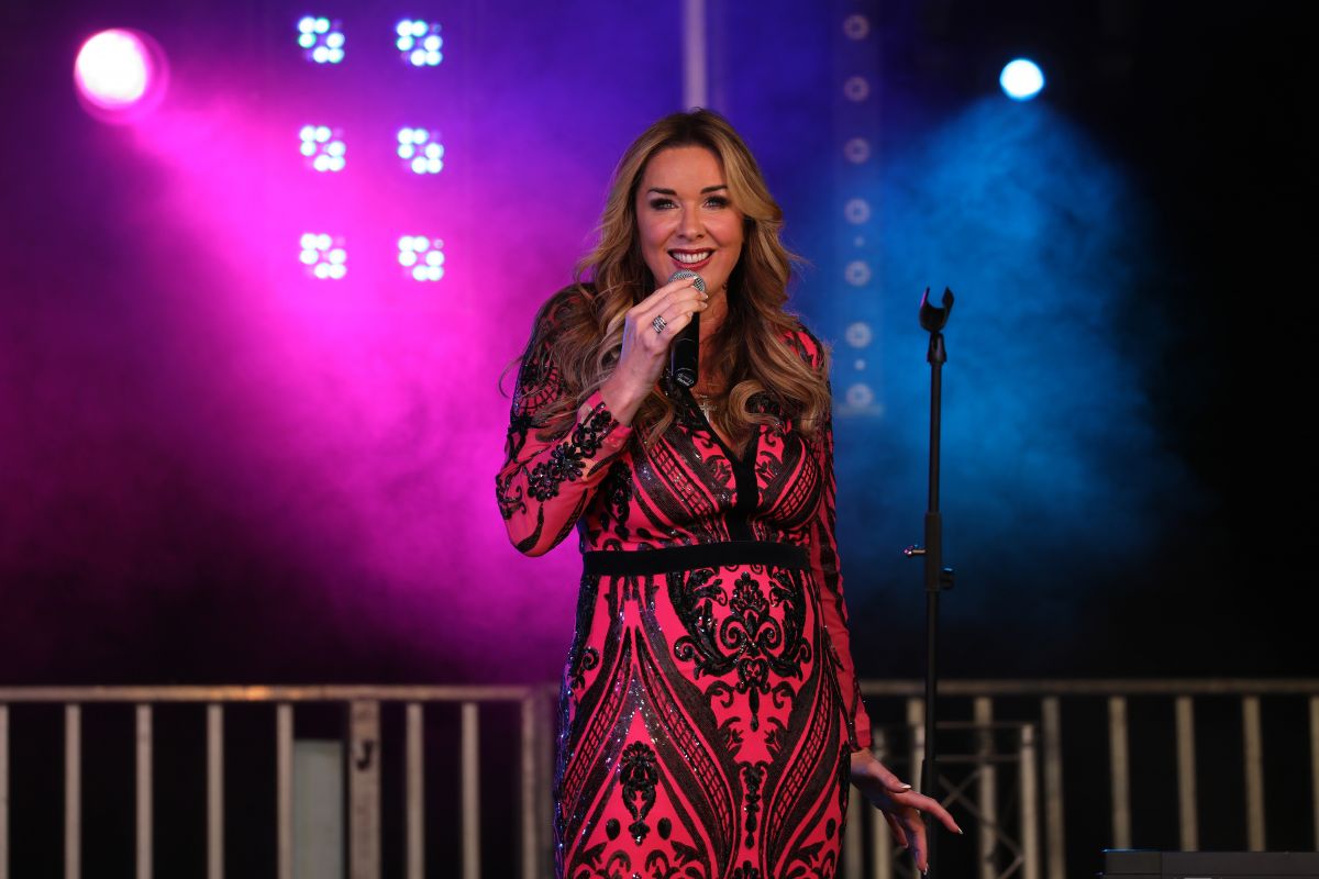 Claire Sweeney Performs at Sunshine Festival in Upton Severn 25 Aug-2019