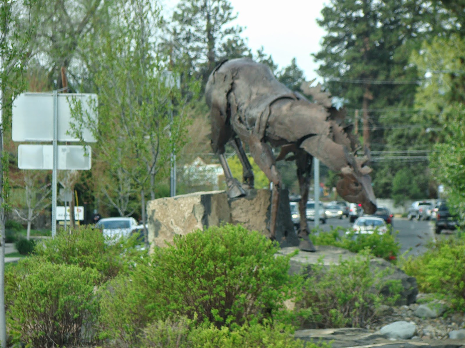 BB, Henri and Me: Bend Oregon: Roundabout Art