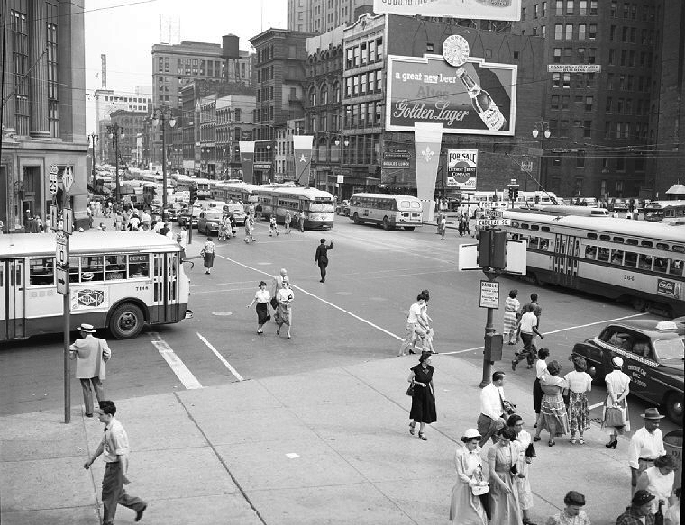 Momentos del Pasado: Fotografías de Detroit en los años 40