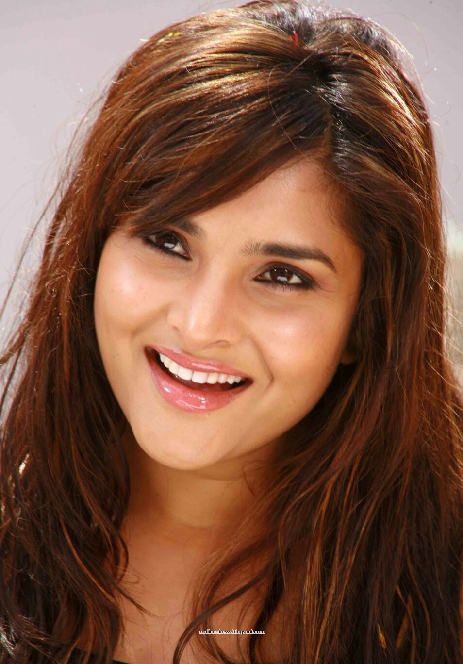 Ramya Navel In Johny Mera Naam « Actrees Navel Show