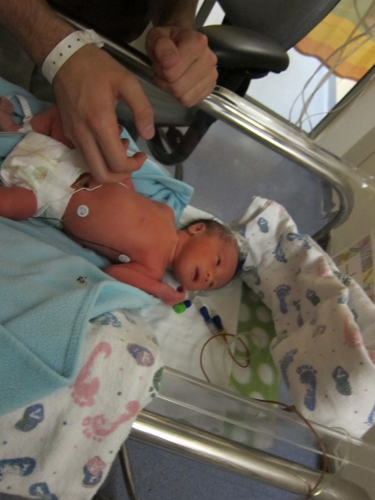 Our Baby Website: 32 Weeks - Baby Ayden's Birth Story