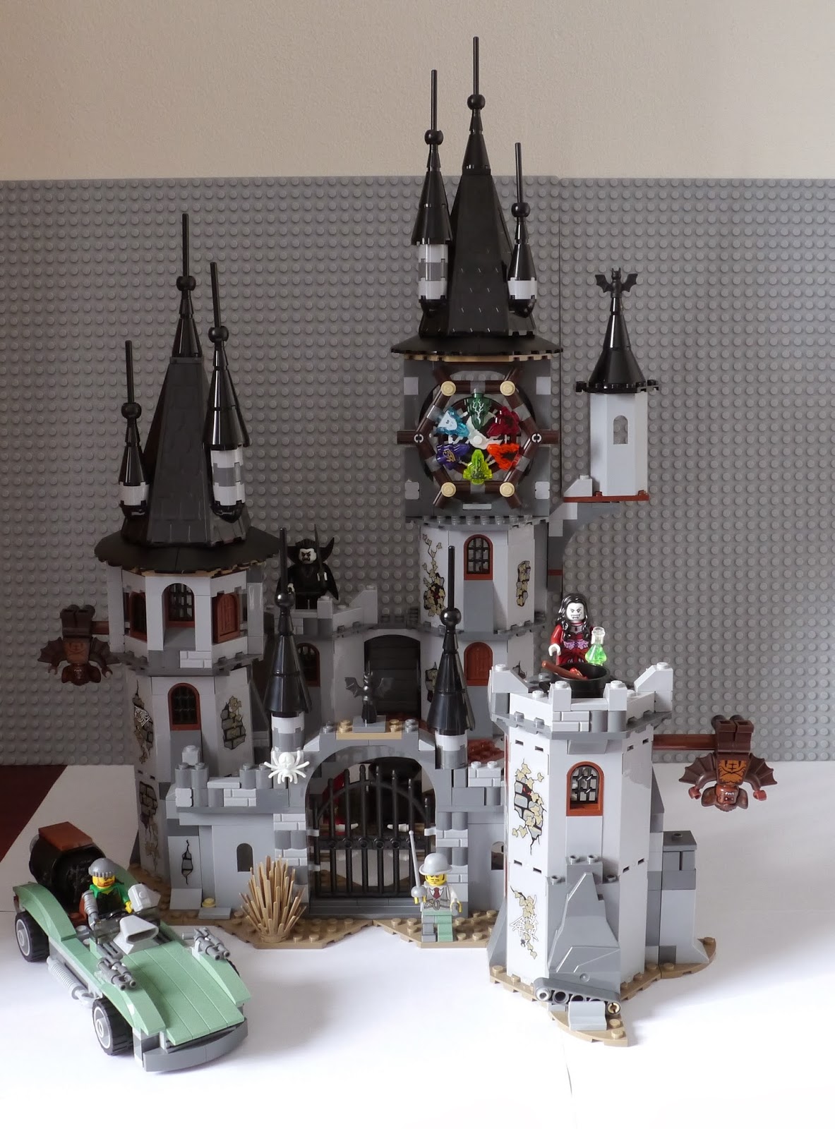 The Brick Jäger: LEGO Monster Fighters Vampyre Castle 9468