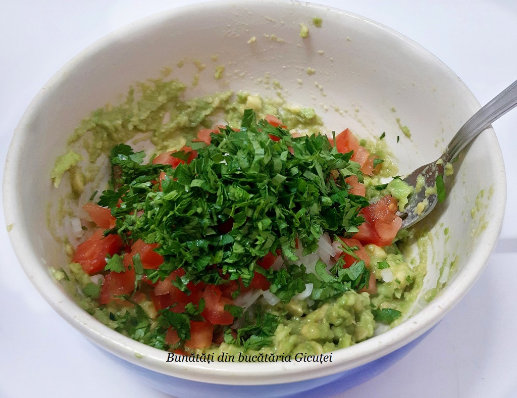 Guacamole- sos mexican cu avocado - Bunătăți din bucătăria Gicuței