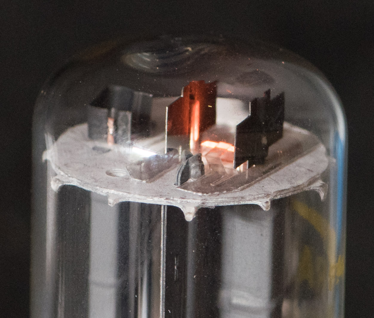 VinylSavor: Tube of the Month : The 6FM7