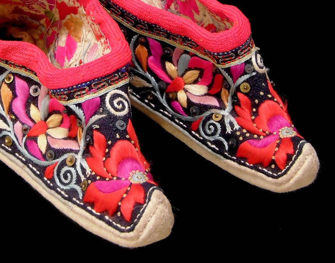 PATINA CINA PERANAKAN: EMBROIDERED LOTUS SHOES # 2