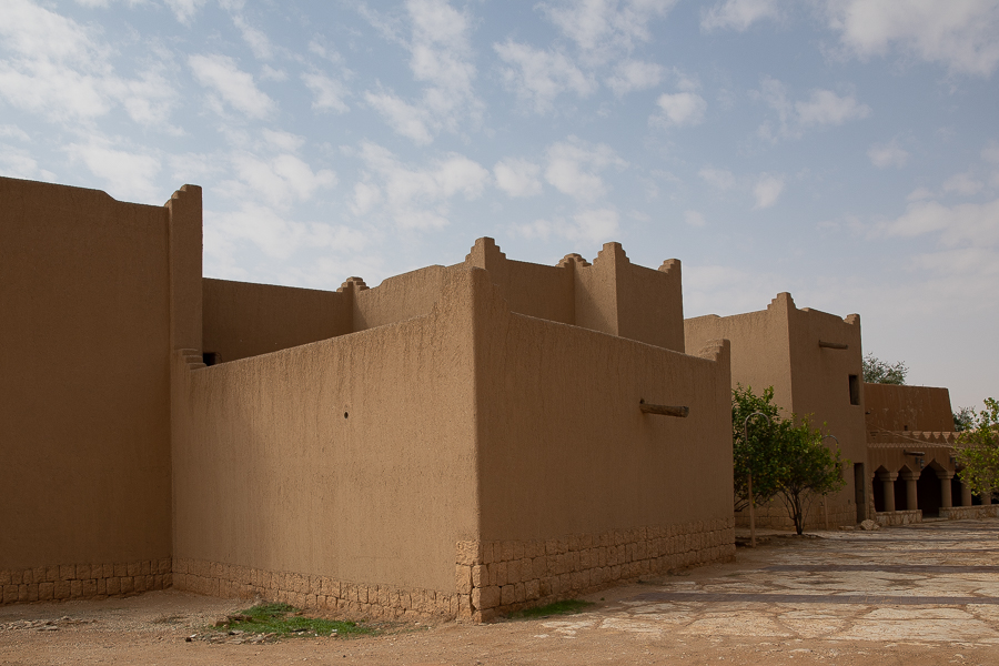 Birds of Saudi Arabia: Old Deira Al Ghat Heritage Village