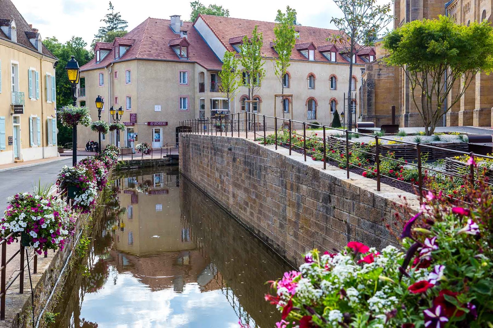 Découvrir la France en photos: 8 - CHAROLLES. (Saône-et-Loire-71)