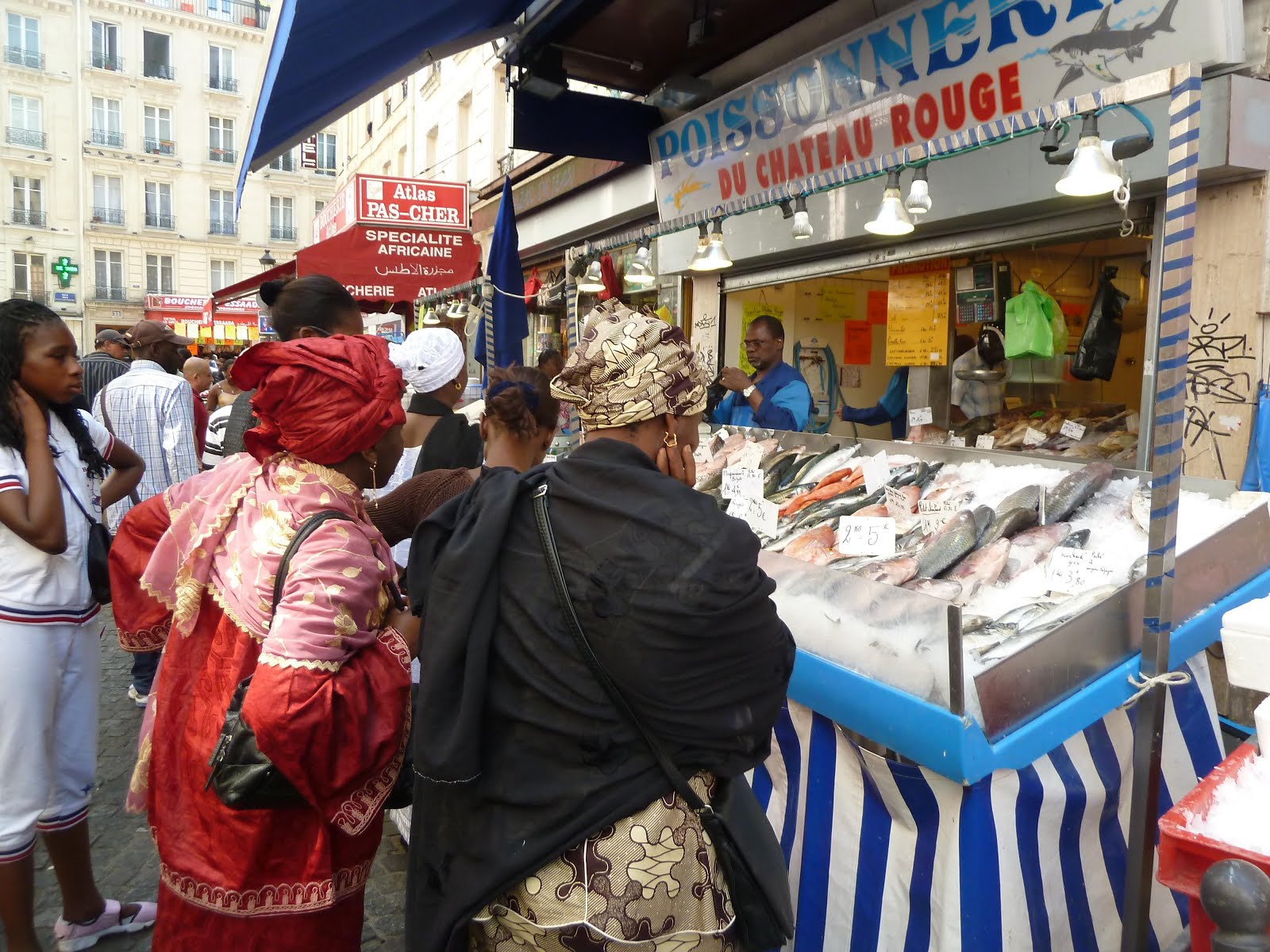 Video: African culture in Paris