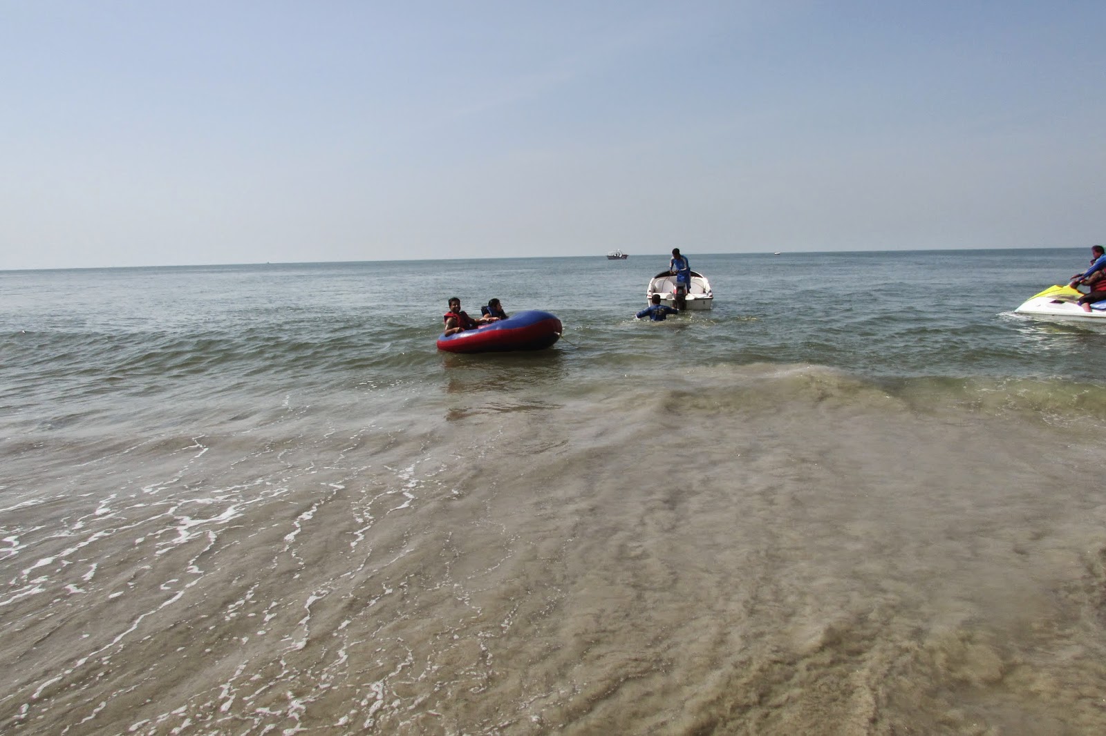 Tales to tell....: Water sports at Mobor Beach, Cavelossim