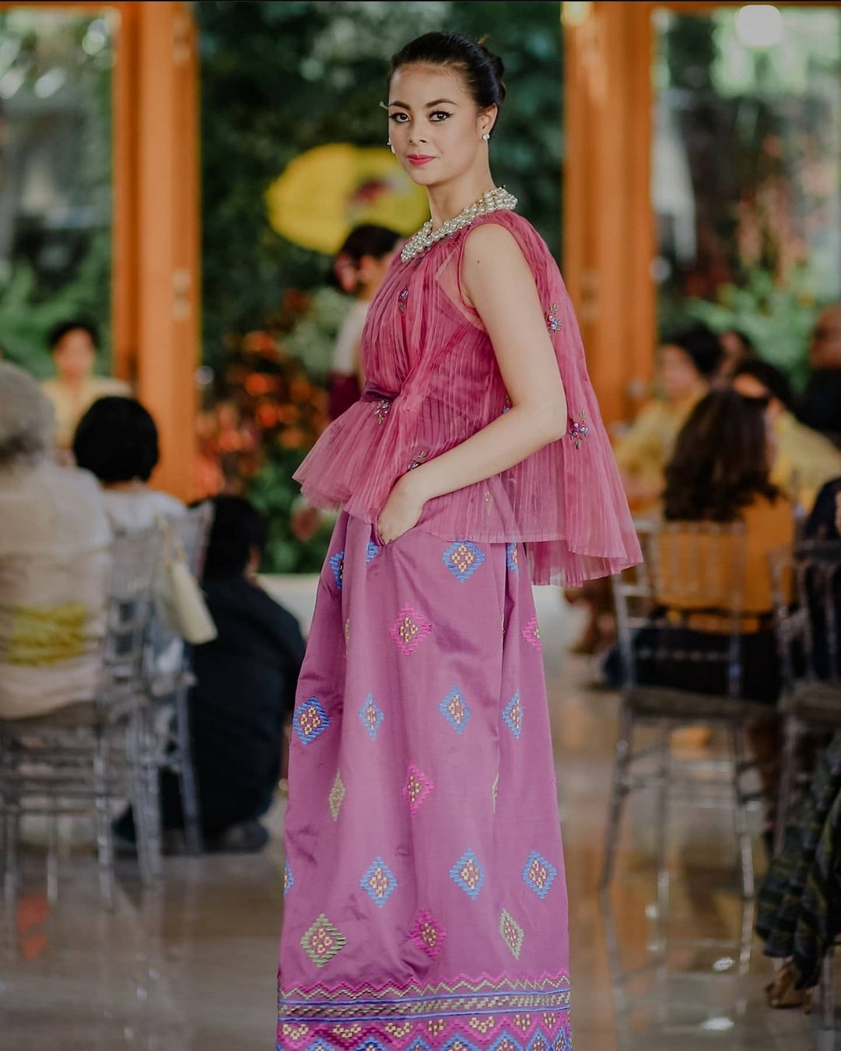 Sarung Tenun Sengkang, Tenun Makasar Yang Mempesona - adhiantirina