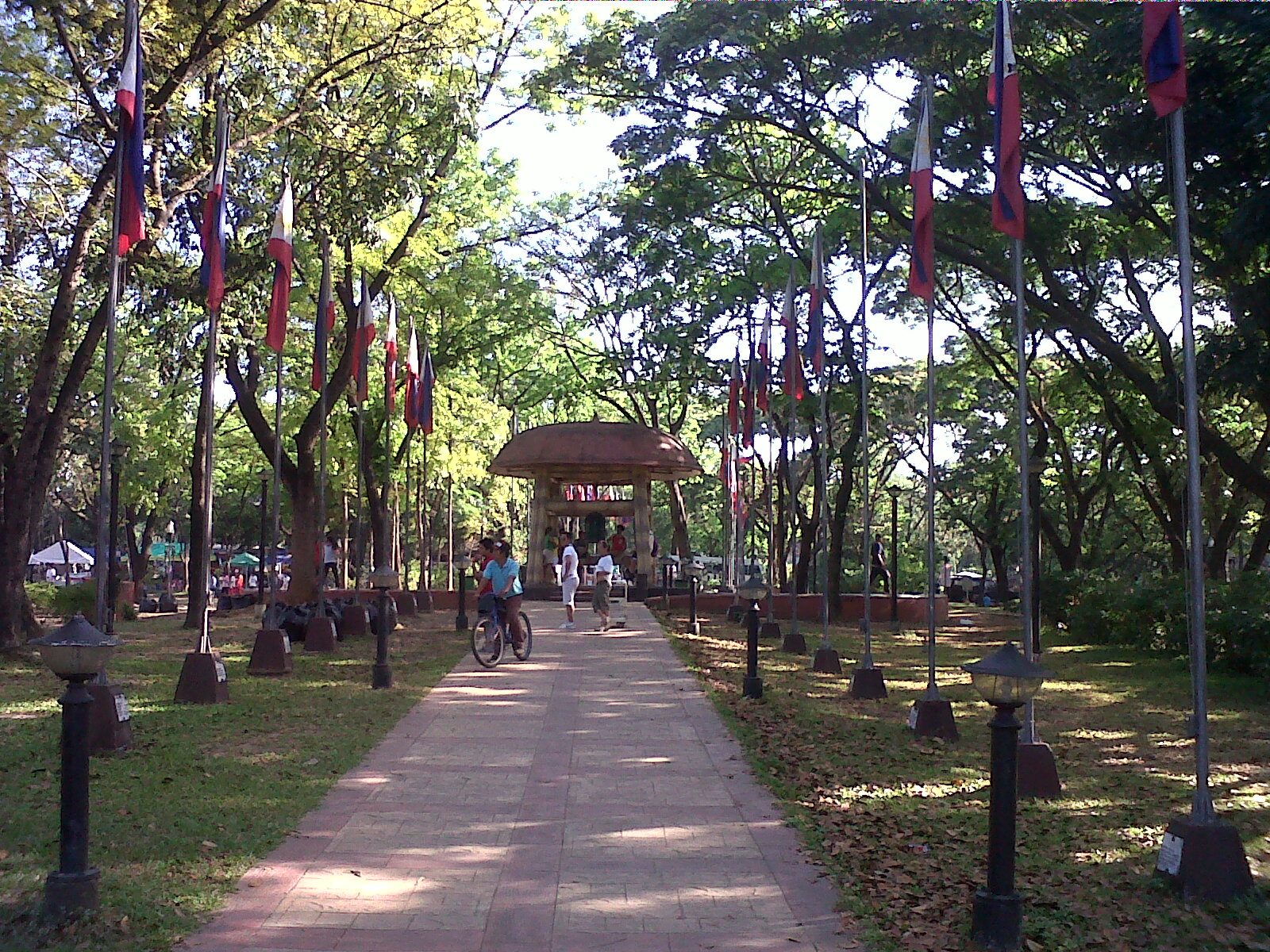 AngelCent: The Quezon Memorial Circle