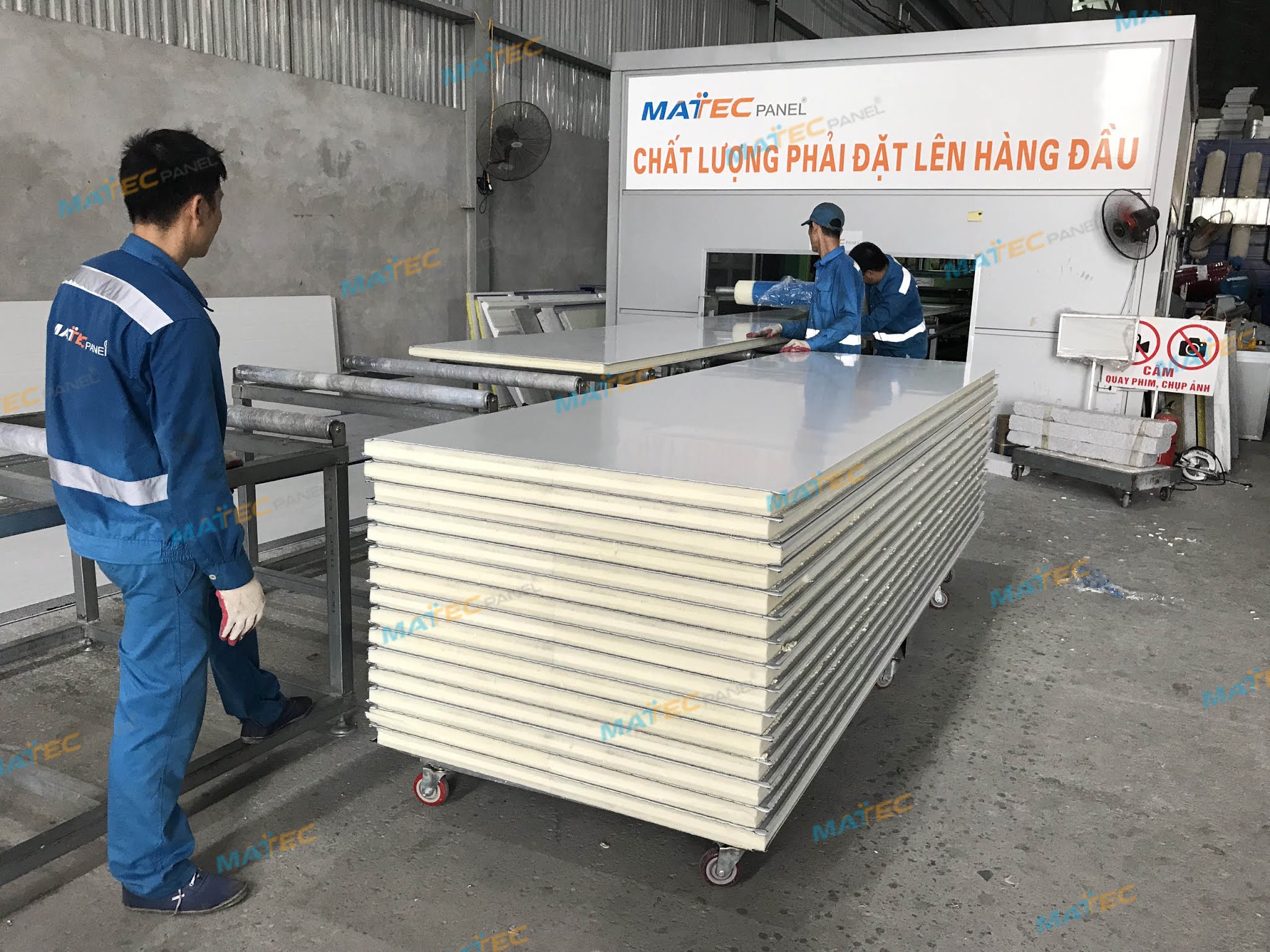 Tấm panel cách âm, cách nhiệt Panel PU khóa Camlock - Nhà máy Matec
