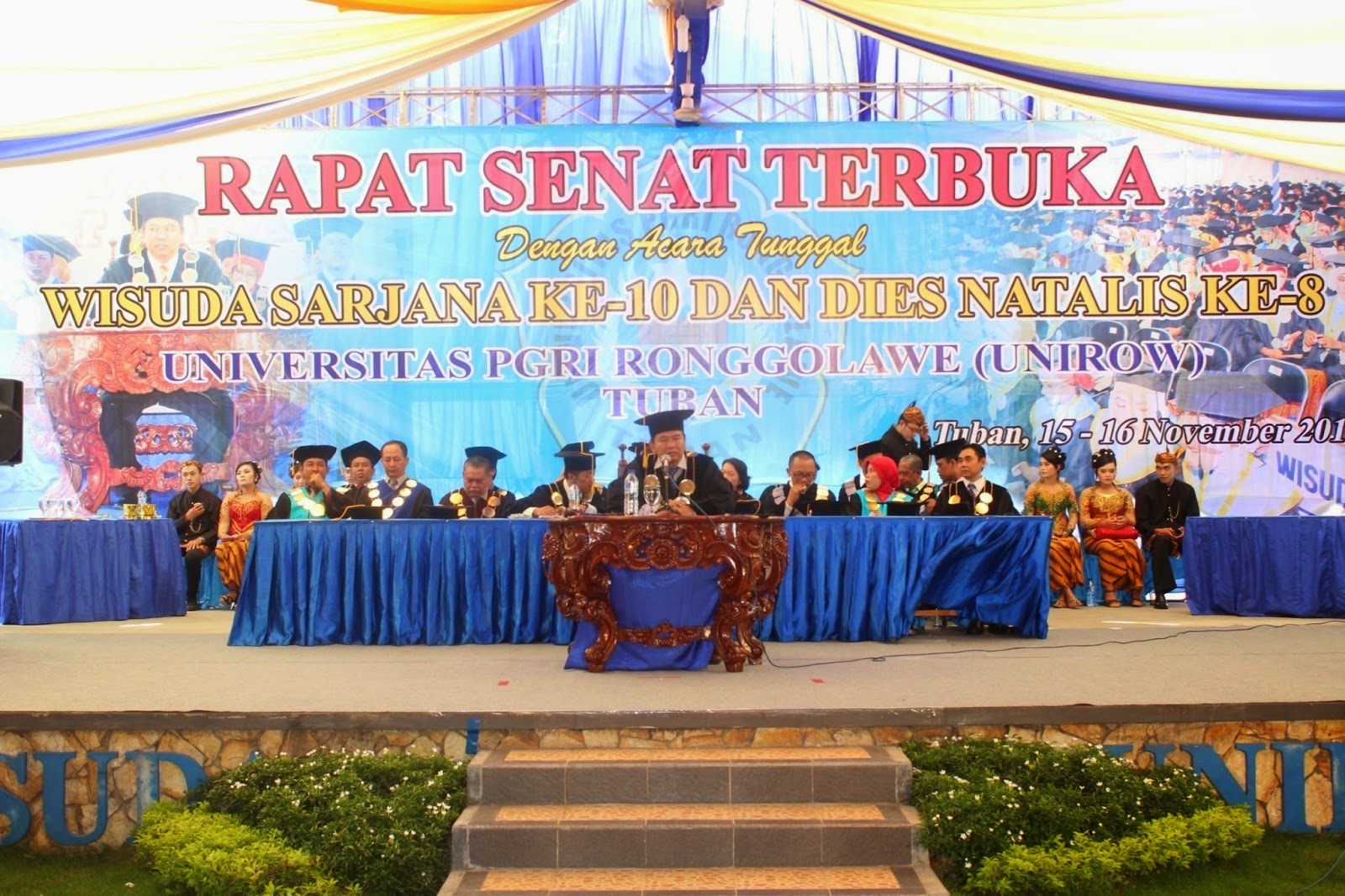 Wisuda Sarjana Ke-10 Universitas PGRI Ronggolawe (UNIROW) Tuban ...