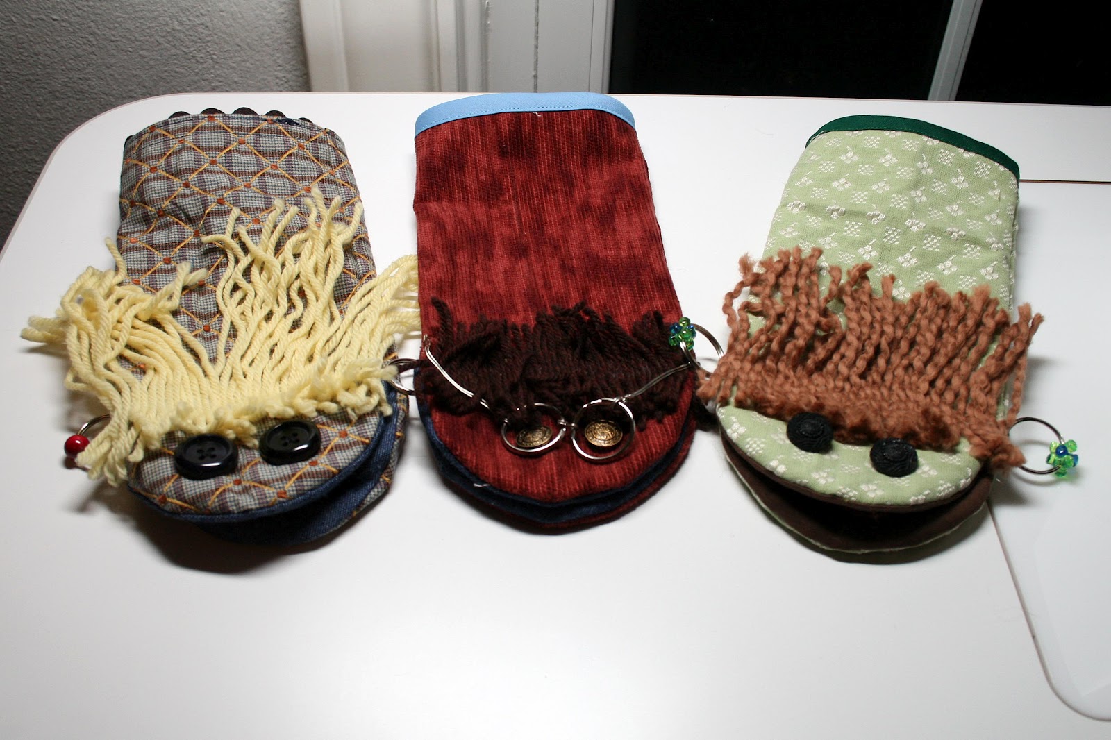 one clever mom: People Hand Puppets