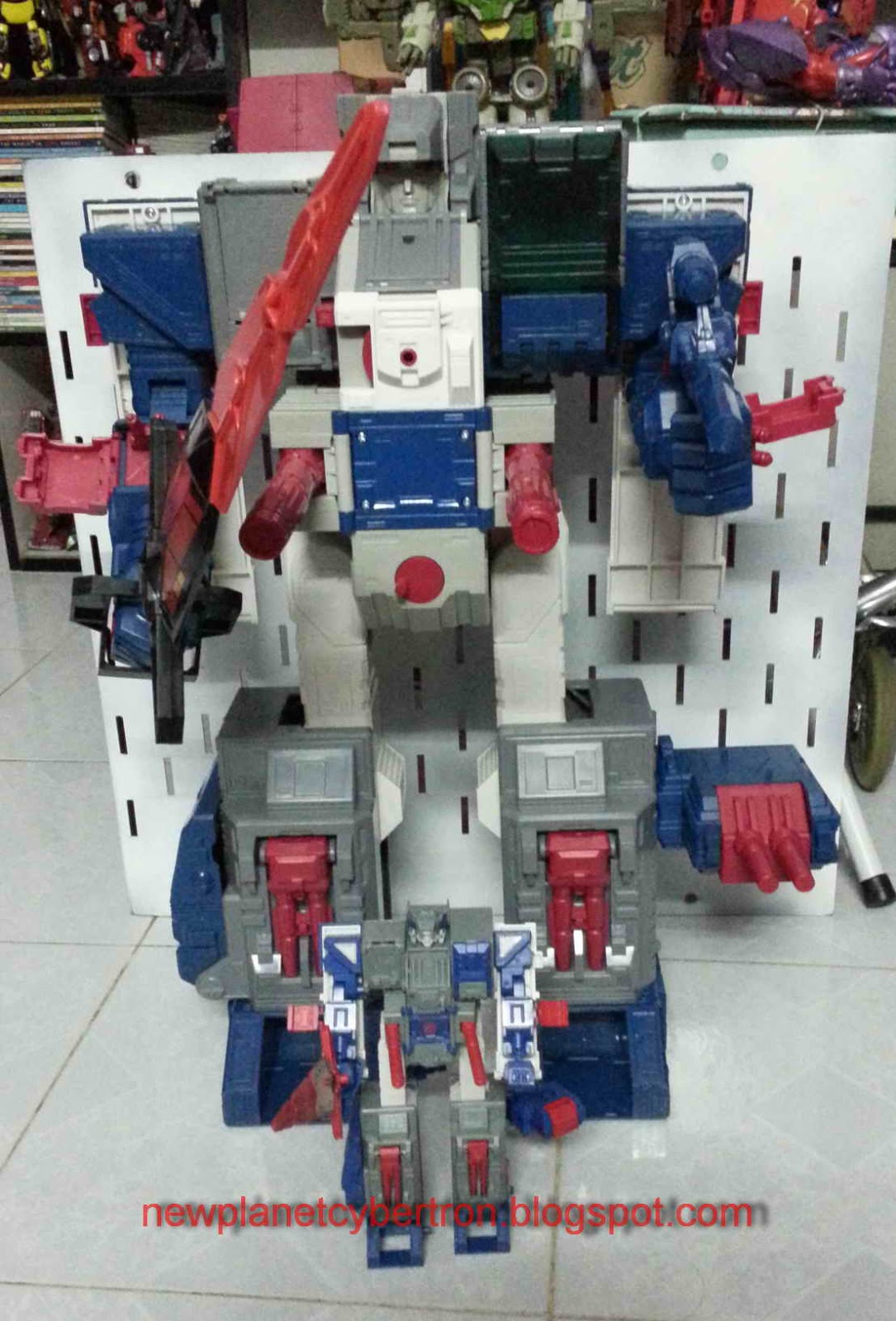 New Planet Cybertron: Transformers Review: Fortress Maximus (Encore Titan)