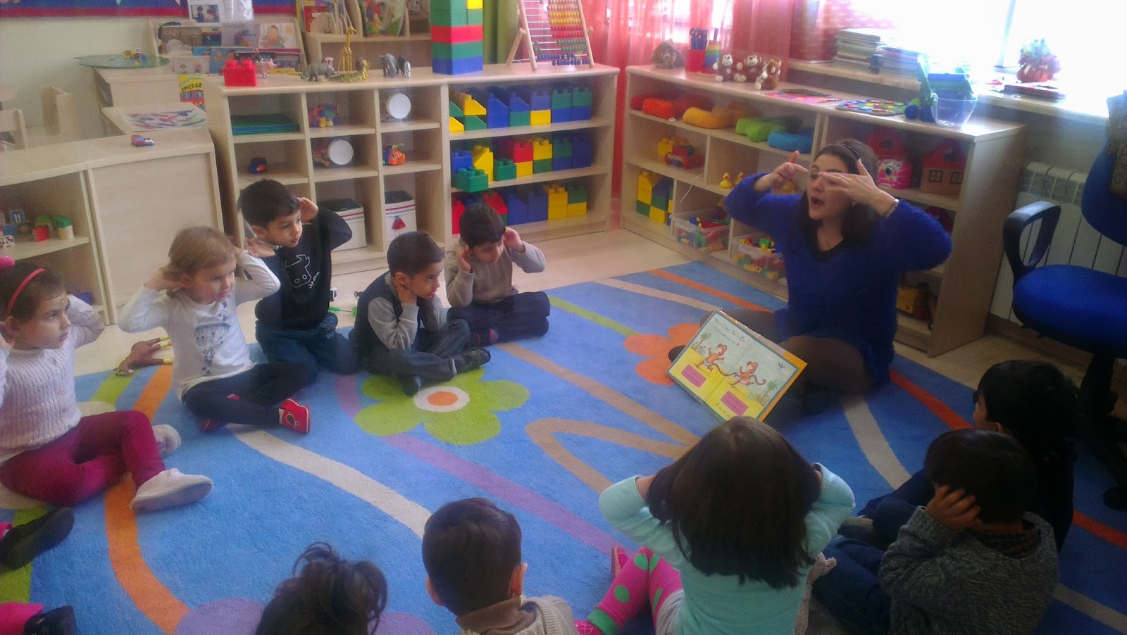 VI AND SHENNE - RECEPTION 2: Circle-time (Story reading)